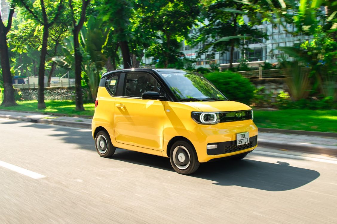 Ô tô điện mini HongGuang MiniEV có chi phí sạc rẻ hơn phí đổ xăng xe ...