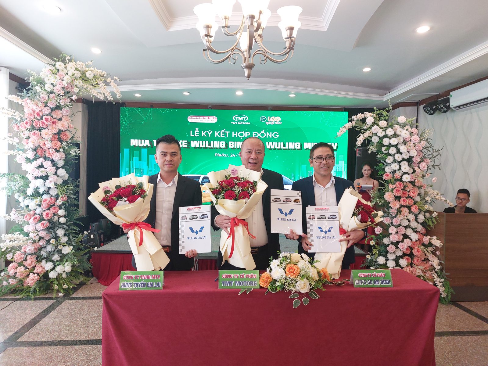 Let's Go Taxi ký hợp đồng hợp tác với TMT Motors mua 1.000 xe điện ...